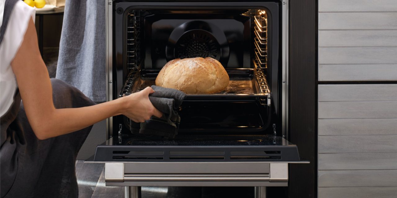 Modern single cavity dual fuel Range-style Cooker in Stainless steel ...